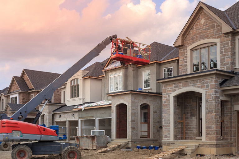 What is the Difference Between a General Contractor and a Home ...